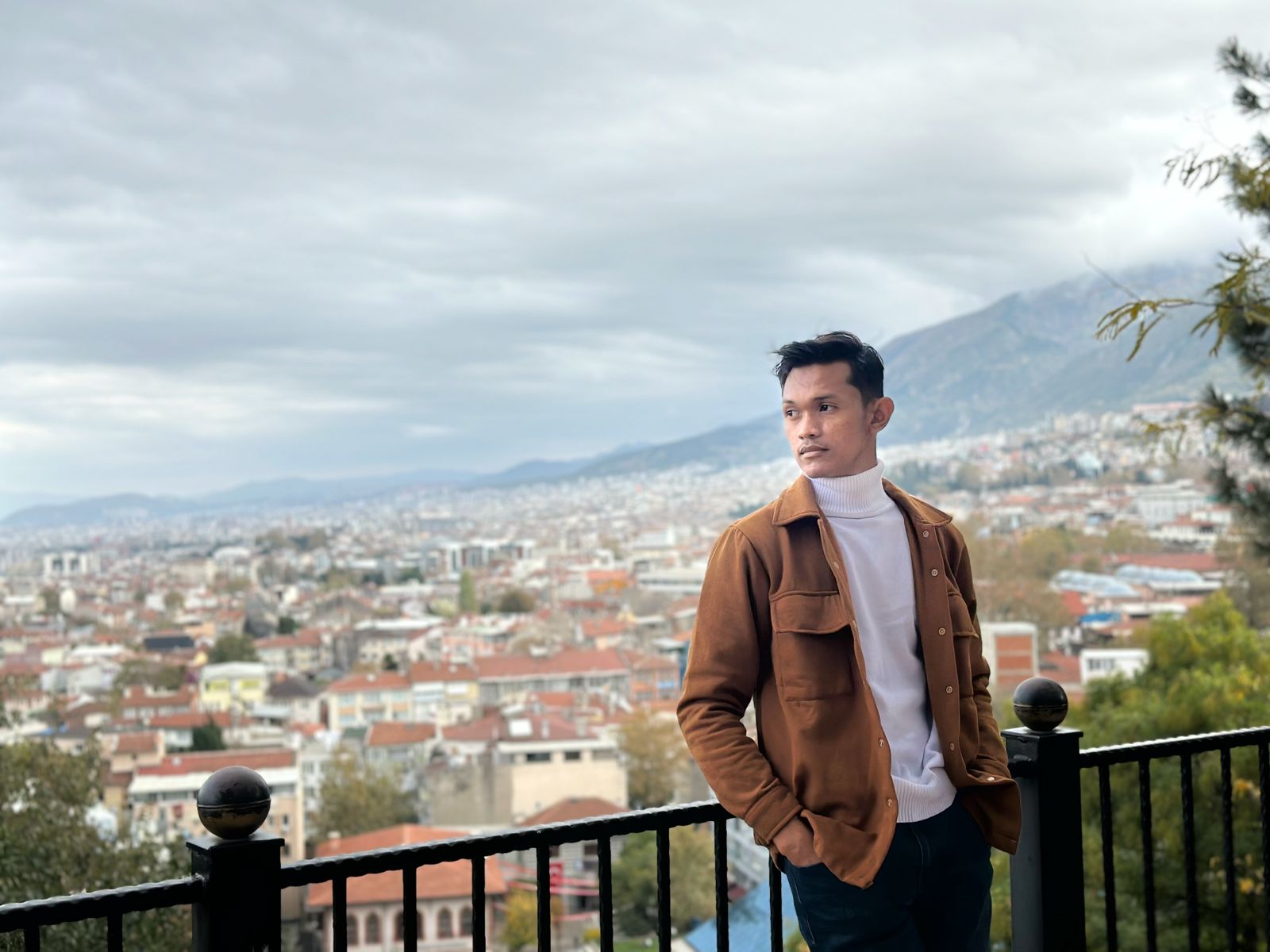 Mengenal Walid Hasbi, Traveler dan Content Creator Asal Subang - Travelidh
